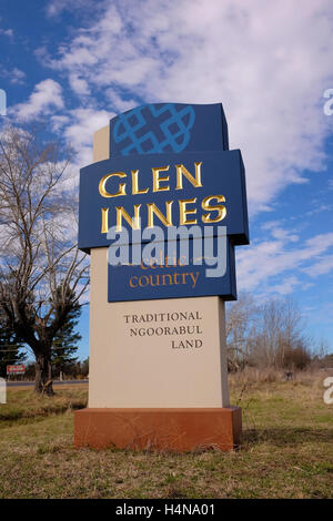 sign at the entrance to Glen Innes in New England in nsw, new south wales, australia Stock Photo ...
