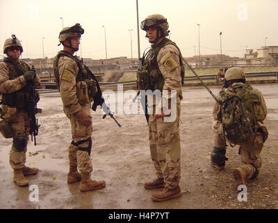 22nd November 2004 U.S. Army & Iraqi soldiers on the rain-soaked ...
