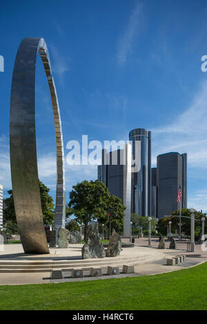 TRANSCENDING LABOR LEGACY MONUMENT ARCH (©DAVID BARR 2003) HART PLAZA ...