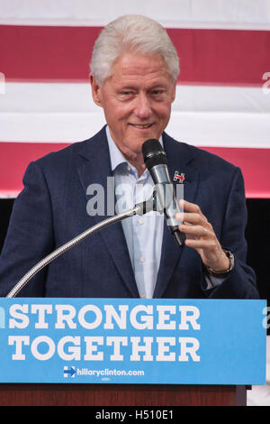 Blue Bell, Pennsylvania, USA. 18th October, 2016. President Bill ...