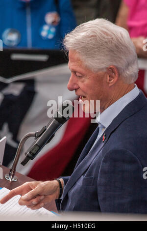Blue Bell, Pennsylvania, USA. 18th October, 2016. President Bill ...