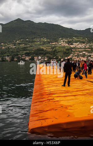 Christo and Jeanne Claude's 'Floating Piers', Lake Iseo, Italy 2016 ...