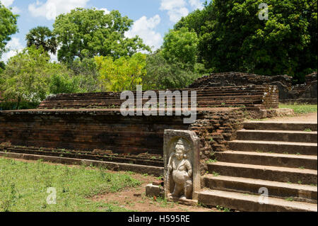 Bahirawa stone carving Anuradhapura Sri Lanka Stock Photo - Alamy
