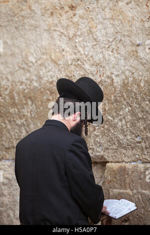 crowd in front of the western or wailing wall of temple mount in ...