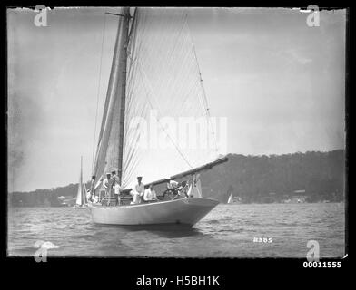 This image captures a sloop, a type of small sailing vessel, on Sydney ...