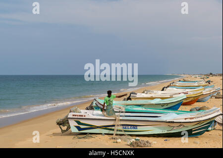Fisherman fixing nets, Manalkadu beach, Jaffna Peninsula, Sri Lanka ...