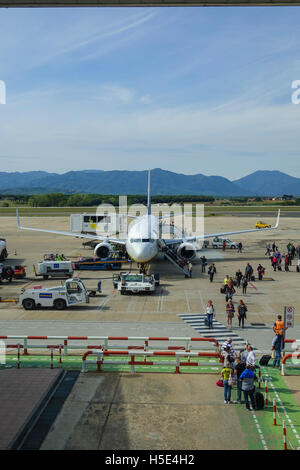 Passengers boarding a Ryanair plane at an airport Stock Photo - Alamy