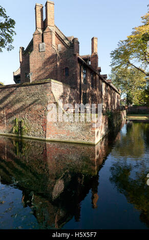 View of The Tudor Barn, Well Hall Pleasaunce Stock Photo - Alamy