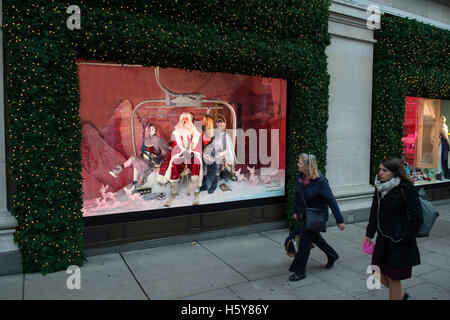 Selfridges on Oxford Street unveil their new Christmas window displays ...
