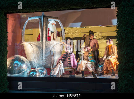 Selfridges on Oxford Street unveil their new Christmas window displays ...