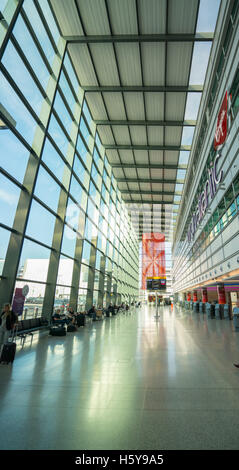 Amazing Terminal 3 Entrance Hall at Heathrow Airport Stock Photo - Alamy