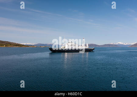 Bognes, Tysfjord. The Bognes to Skarberget ferry, Lofoten Islands ...