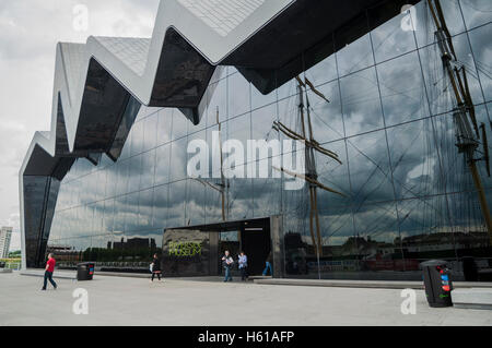 Glasgow Riverside Museum by Zaha Hadid Architects: Phillip Roberts ...