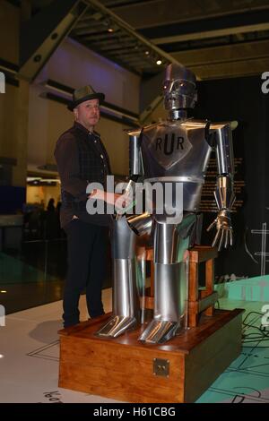 Eric the Britain's first robot at science museum Stock Photo - Alamy