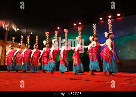 Santhali Dance, West Bengal, India Stock Photo - Alamy