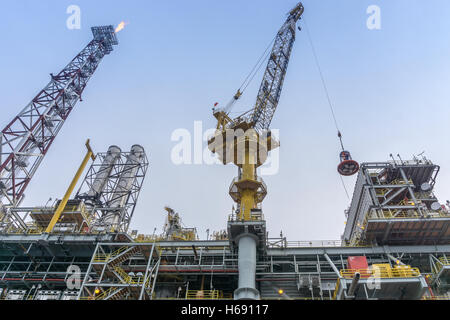 Personnel Basket Transfer. Transferring offshore crews from rig to boat ...