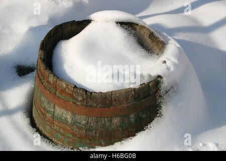 Snow on wooden barrel in winter Stock Photo - Alamy