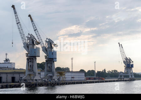 Industry, Top-slewing luffing-jib tower cranes in shipyard operation ...