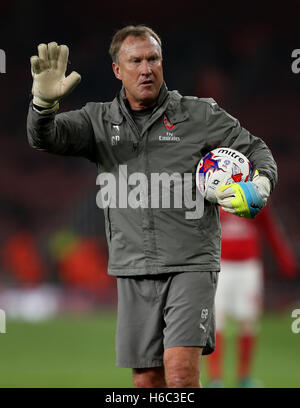 Arsenal goalkeeping coach Gerry Peyton Stock Photo - Alamy