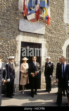 SWEDISH ROYAL COUPLE in the Bernadotte library in the royal palace ...