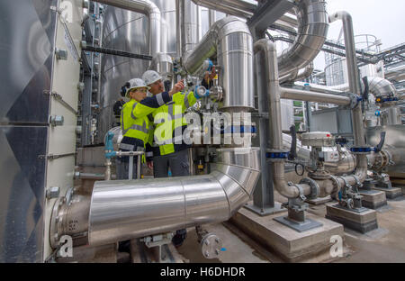 Barby, Germany. 27th Oct, 2016. Cargill employee Stefanie Schueler ...