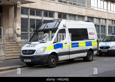 south wales police heddlu bilingual vehicle livery Cardiff Wales United ...