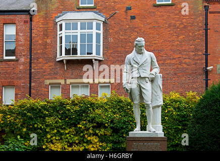 Statue of William Wilberforce outside Hull college Wilberforce Drive ...