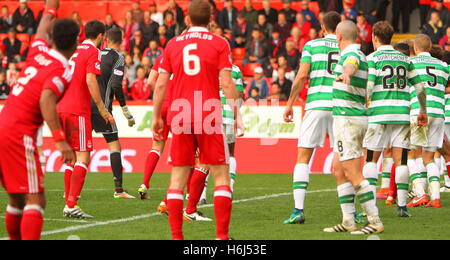 Aberdeen goalkeeper Joe Lewis Stock Photo - Alamy