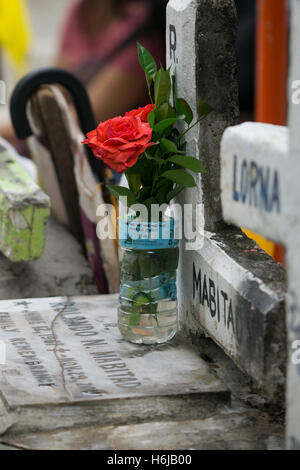 Calamba Cemetery, Cebu City, Philippines. 01st Nov, 2017. All Souls Day ...
