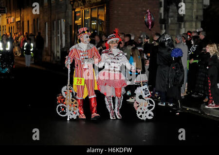 Warminster, Wiltshire, UK. 29th Oct 2016. Warminster Carnival Saturday ...
