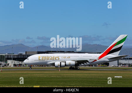 Christchurch, New Zealand. 31 Oct 2016. Emirates flight EK413 on its ...