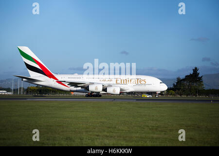 Christchurch, New Zealand. 31 Oct 2016. Emirates flight EK413 on its ...
