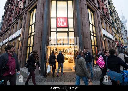 Berlin, Germany, Uniqlo clothing store on Tauentzien Stock Photo - Alamy