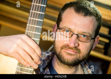 Guitar maker Nick Benjamin at his workshop in Lewes Stock Photo - Alamy