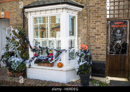 Windsor, UK. 31st October, 2016. Witches and a skeleton outside a house ...