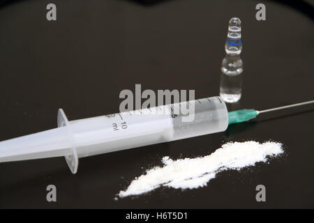 Narcotics use tools. Drugs use Stock Photo - Alamy