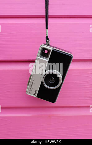 retro camera pink vintage on pink background Stock Photo - Alamy