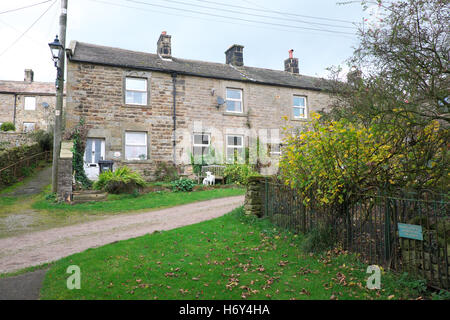 UK Yorkshire Nidderdale Middlesmoor village flowers outside the Crown ...
