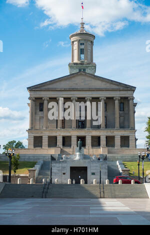 Tennessee US state flag with statue of lady justice, constitution and ...