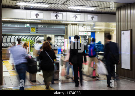 Japan Tokyo subway crowd Stock Photo - Alamy