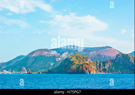 The smoking Fossa cone with the old traces of eruption on its slope ...