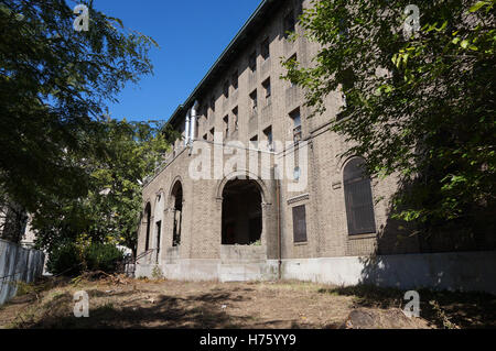 Abandoned Nurses Quarters at Greenpoint Hospital in Brooklyn Stock ...