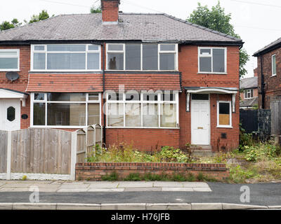 House with subsidence Stock Photo - Alamy
