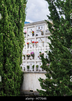 Italian cemetery with wall graves Stock Photo - Alamy