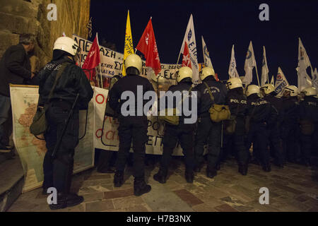 Nafplio, Peloponnese, Greece. 3rd Nov, 2016. Members of the left wing ...