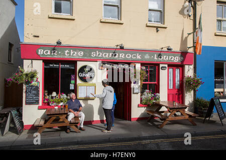 Shamrock Bar and Pub, Roundstone, Ireland Stock Photo - Alamy