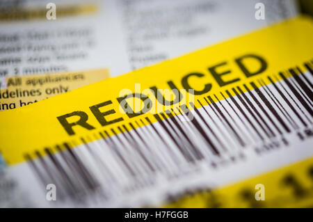 Close up photos of a reduced food label at Tesco Stock Photo - Alamy