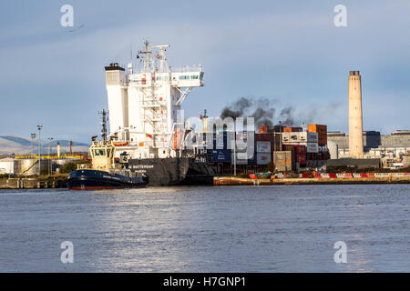 Cargo ships load and unload containers at Lianyungang Port in east ...