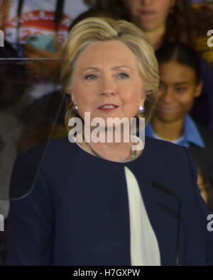 Hillary Clinton appears at Heinz field for a campaign rally Nov 2016 ...