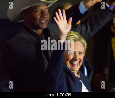 Hillary Clinton appears at Heinz field for a campaign rally Nov 2016 ...
